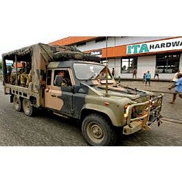 Trident - Land Rover 110 - Resin Kit - Australian Army - Perentie 6x6 ...