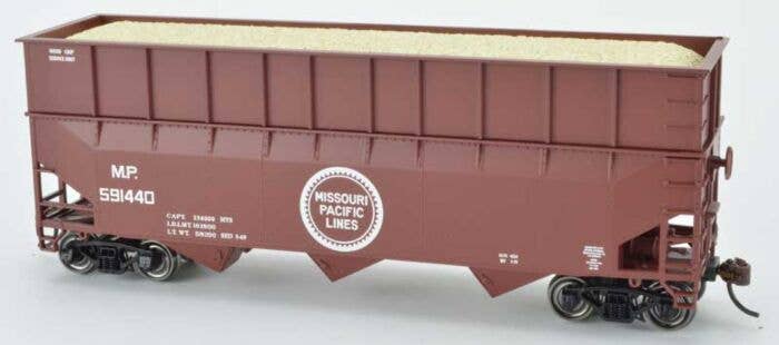 Bowser - 70-Ton Ribbed-Side Wood Chip Hopper with Ribbed Side ...