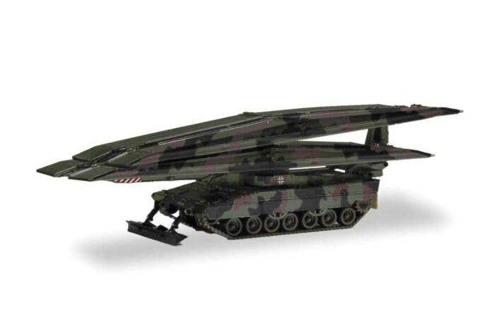 Herpa - Bridge Laying Tank - Assembled - Camouflage - 326-746717
