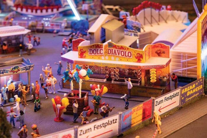 Faller - Candy Stall and Balloon Artist - Kit - 272-140474