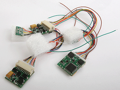 MRC - DCC Control Decoder 3-Pack - Universal w/9-Pin JST & NMRA 8-Pin ...