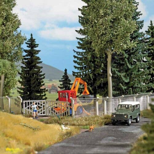 Busch - East German Gate & Chain Link Fence w/Concrete Posts - Kit ...
