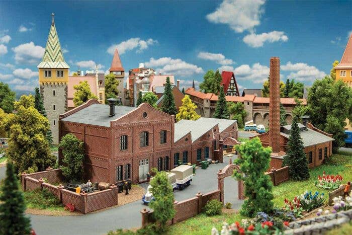 Faller - Factory - Kit - Includes 5 Separate Structures - 272-222226