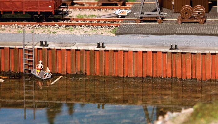 Walthers - Harbor Wall - 20-1/4 x 5/8 x 1-5/8 51.4 x 1.6 x 4.2cm - Kit ...