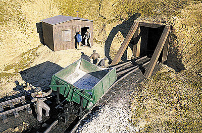 Bachmann - Mining Kit 1:20.3 - Includes Mine Head w/Shaft, Mine Shack ...
