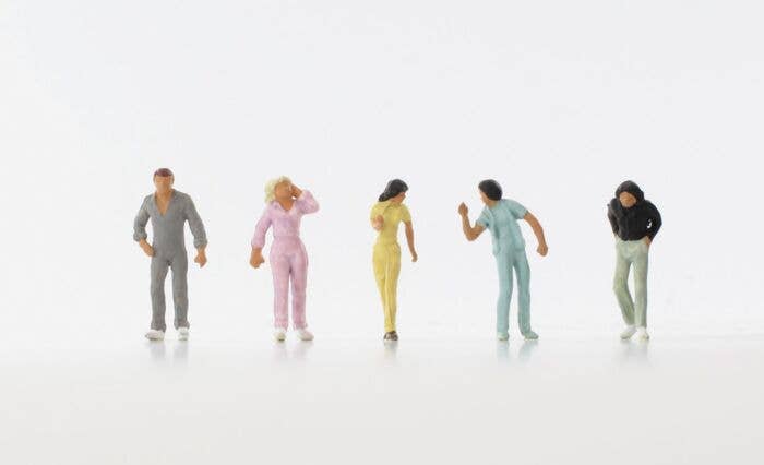 Vollmer - Pedestrian Figure Set - McDonald's Customers (4 Women, 1 Man ...