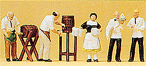 Preiser - People Working - Innkeeper, Waiter & Waitress - 590-10210