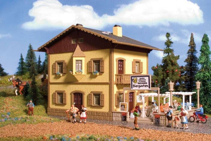 Vollmer - Restaurant w/Beer Garden Kit - 19 x 11.6 x 12.2cm - 770-49233