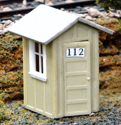 AM Models - Small Shanty - With Windows 5/8 x 3/4" 1.6 x 1.9cm - 129-112