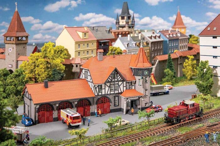 Faller - Town Hall with Fire Station - Kit - 20.6 x 9.5 x 12cm - 272-232194