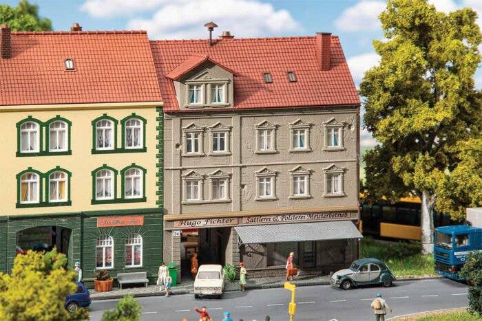 Faller - Town House with Saddlery - Kit - 5-3/8 x 6-11/16 x 5-7/8" 13.6 ...