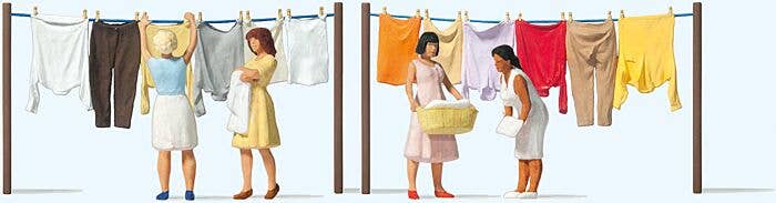 Preiser - Women Hanging Laundry - 4 Women and 2 Clothes Lines - 590-10741